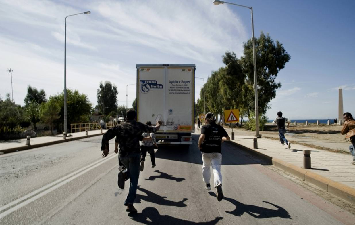 Έλληνες λαθρομετανάστες | πιτσιρίκος